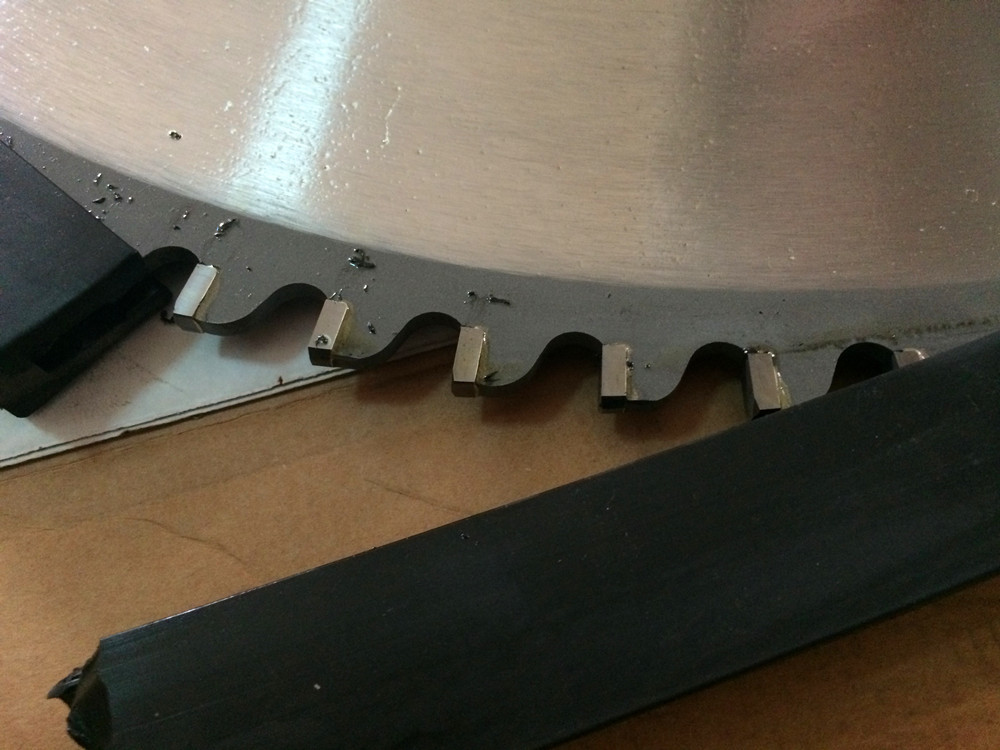 Circular tungsten carbide tipped saw blade for cut special steel profile